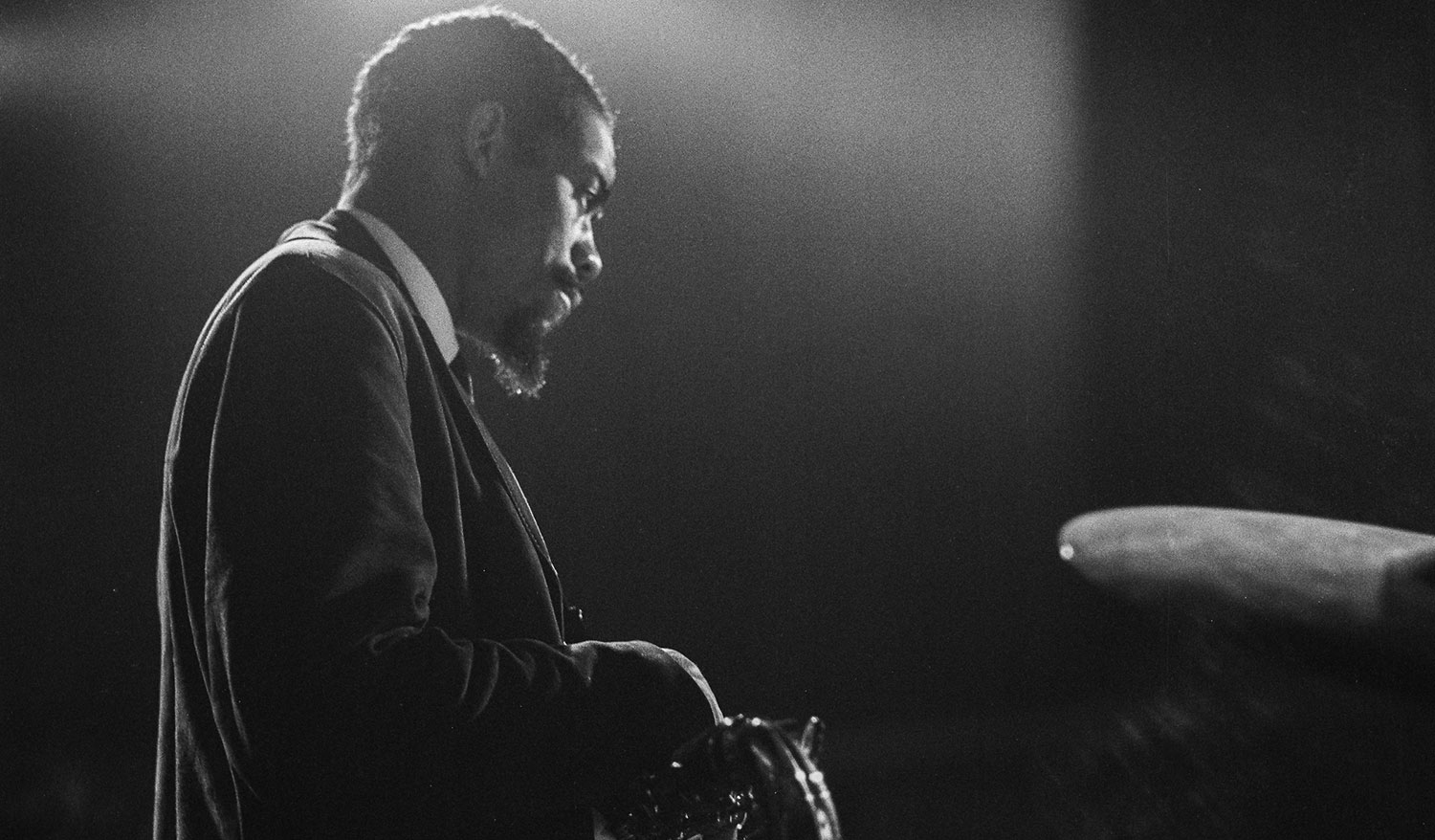 Eric Dolphy : Un Prophète Musical – Couleurs JAZZ